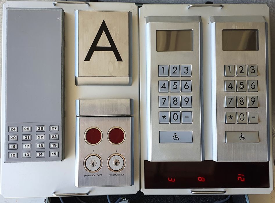 Dźwig wyciąg pionowy panel windy Schneider panel moduł Słupsk • OLX.pl