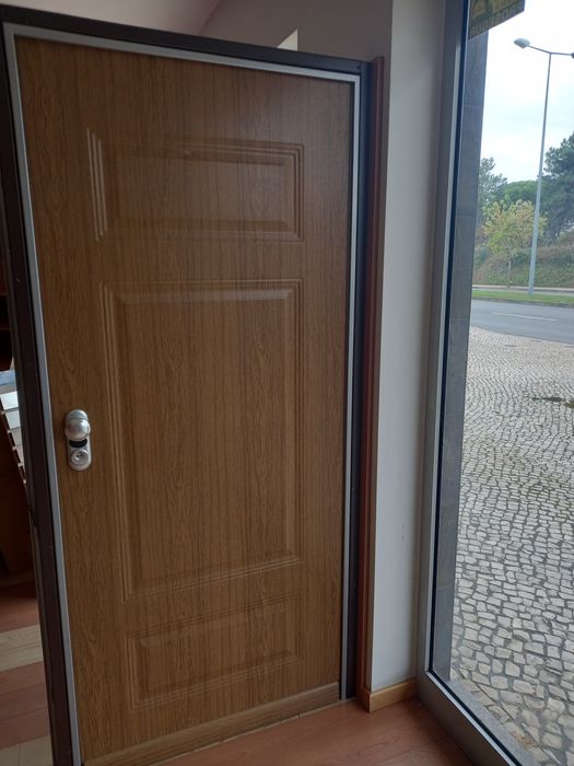 Porta blindada Dierre Repeses E São Salvador • OLX Portugal