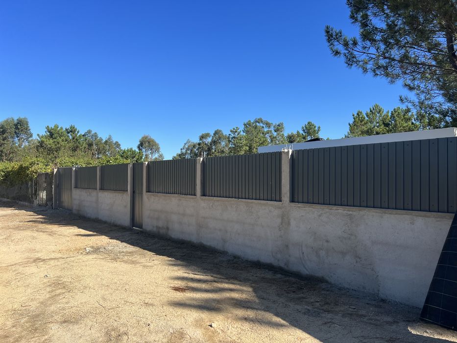 Casa de Madeira com terreno e revestimento capoto Fernão Ferro • OLX ...