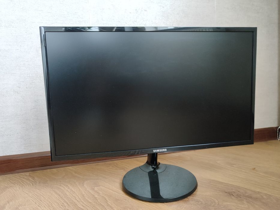 Монитор Samsung 24" S24F350FHIXCI: 4 900 грн. - Мониторы Харьков на Olx