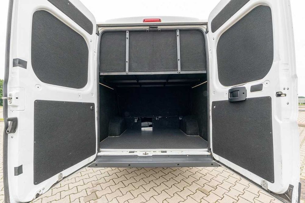 Wypożyczalnia wynajem duży bus VIP 9-cio osobowy TV lodówka łóżko LED ...