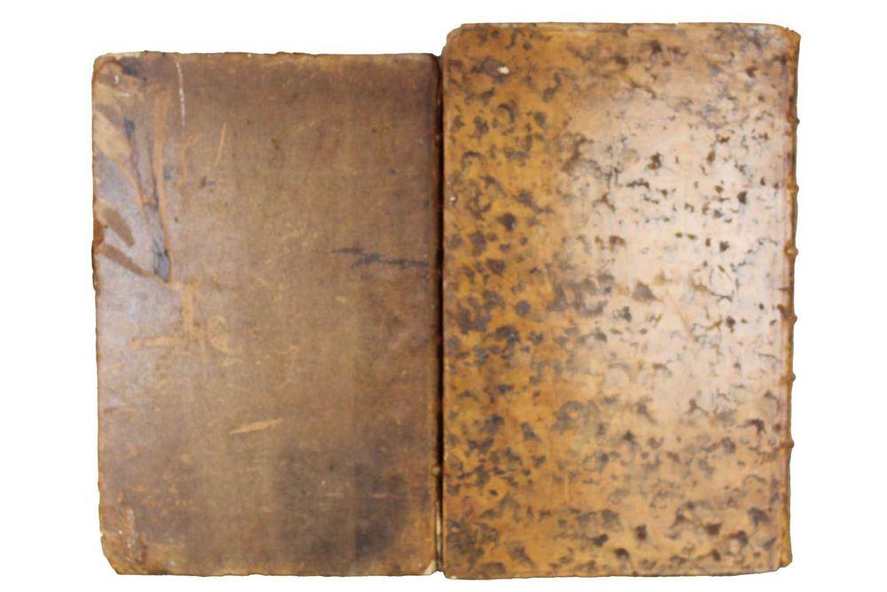 2 obras de Pierre Bardet e Jean Bacquet. Anos de 1690 e 1744. Nogueira ...