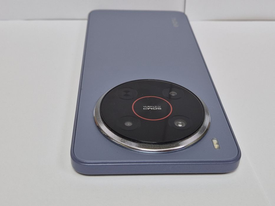 Продам.Мобільний телеіон Nubia V70 Max 6/128GB Gray Nubia V70 Max 6/12 ...