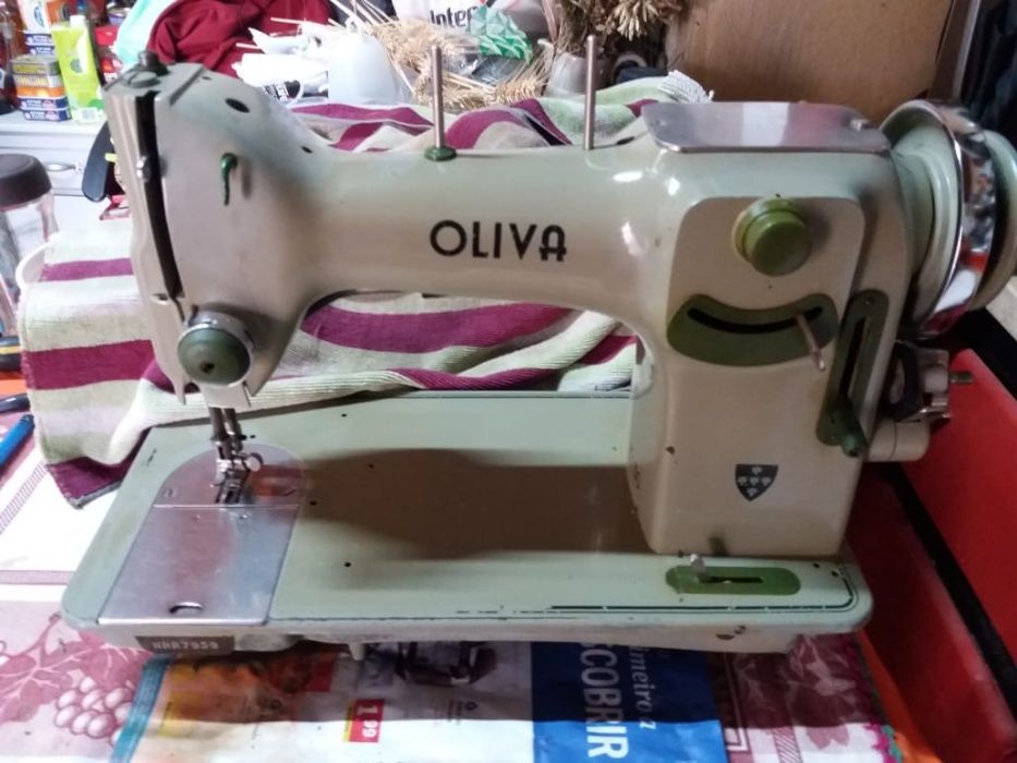 Maquina de Costura Oliva CL 50 Cardosas • OLX.pt