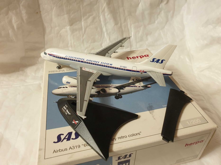1/200 Herpa 551762 Airbus 319 SAS -60th Anniversary retro colors-: 1 ...