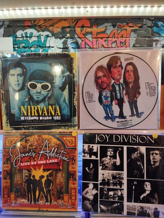 Vinil - Nirvana , J. Addiction,J. Division, Doors, M.Manson, Suede ...