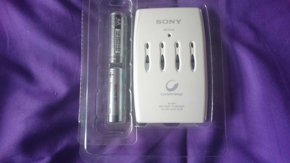 Carregador pilhas Sony BCG-34HRE + 4 pilhas Sony AA novo selado Marvila ...