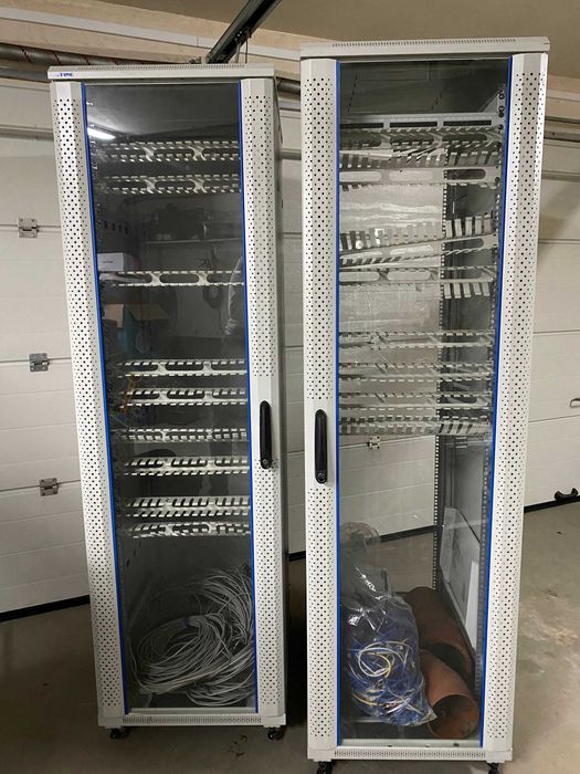 Sprzedam szafe RACK 19” (890 mm) 42U TOTEN Ojrzanowo • OLX.pl