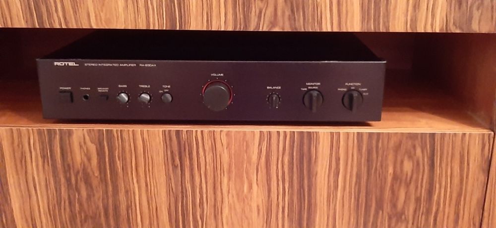 Amplificador integrado Rotel 930 ax Areosa • OLX Portugal