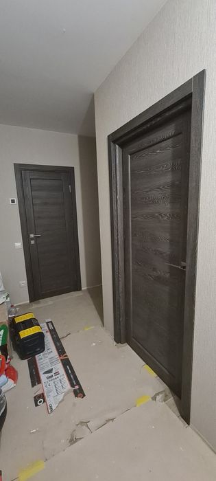 Монтаж міжкімнатних дверей плінтусу 1 300 грн Вікна двері скло дзеркала Шевченкове на Olx