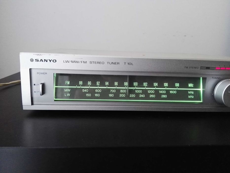 SANYO T10L tuner radiowy analogowa skala midi radio AM/FM/LW Rzeszów ...