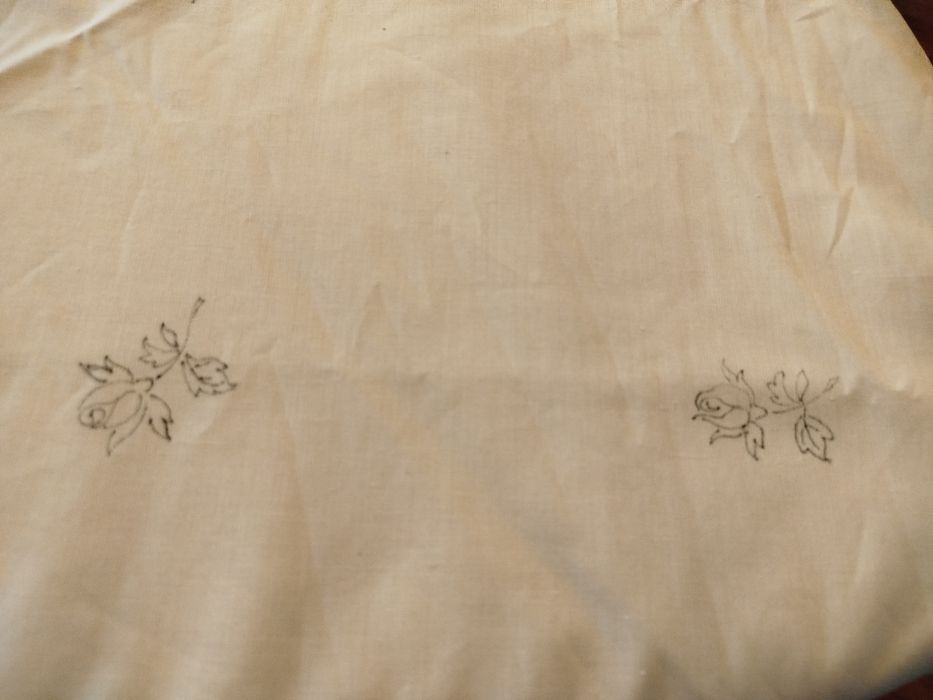 Serwet , obrus do własnoręcznego wykonania, okrągły. Róże. Ruda Śląska ...