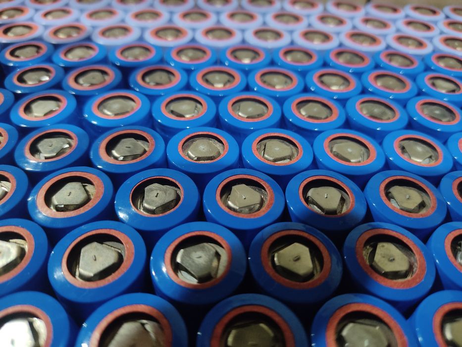 Акумулятор 18650 Tesla 18650,21700 2,5-4,5ah 15 - 23роки: 35 грн ...