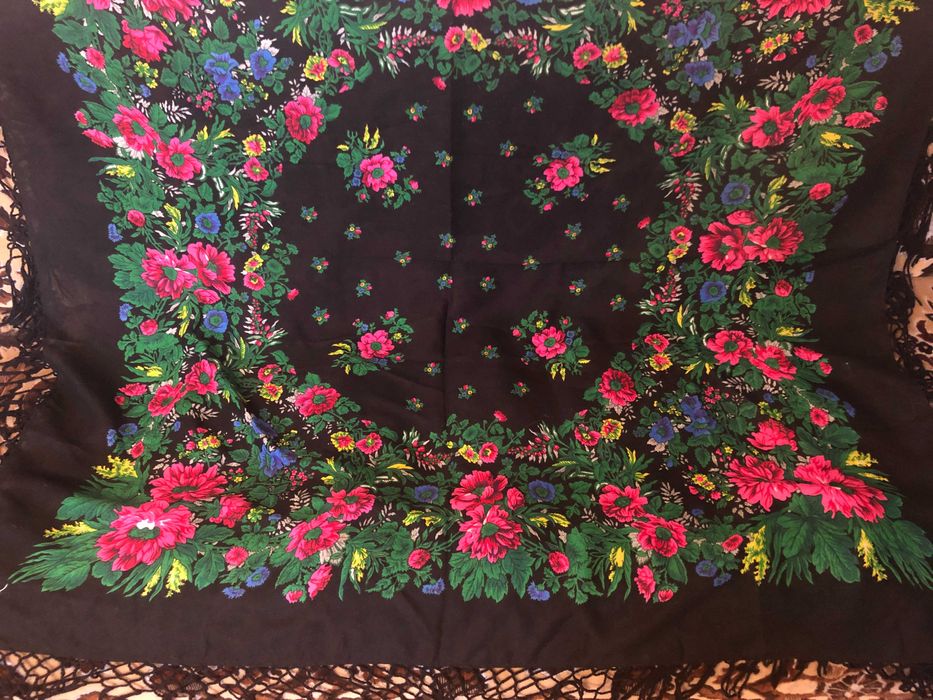 Велика Шерстяна хустина Старовинна хустина Хустка 1 000 грн Хустки Чортків на Olx