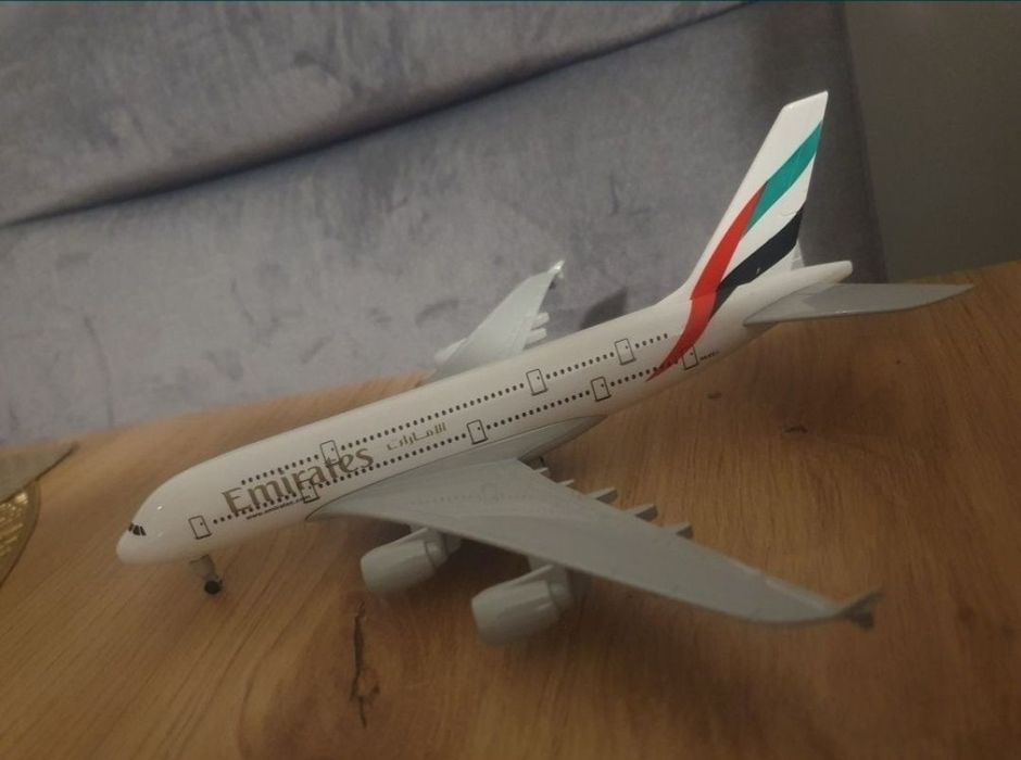 Airbus a380 Emirates Warszawa Ursus • OLX.pl