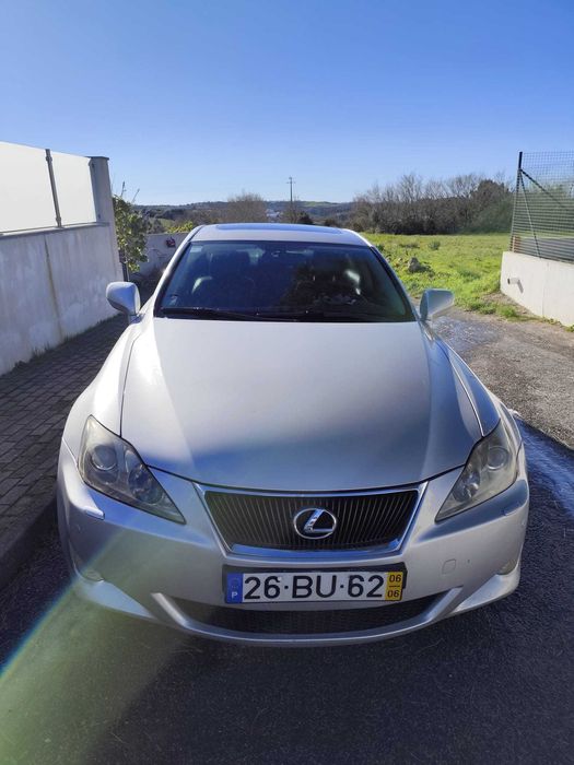 Lexus is220d executiv Igreja Nova E Cheleiros • OLX.pt
