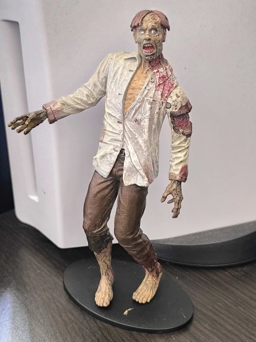 Resident Evil Lab Coat Zombie - Figurka kolekcjonerska Wałbrzych • OLX.pl