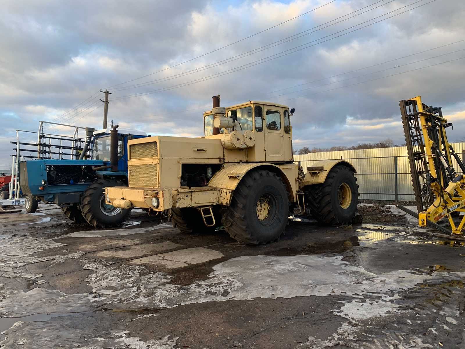 Кировець К-701 з з двигуном Renault та плугом 7 корпусів: 10 500 ...