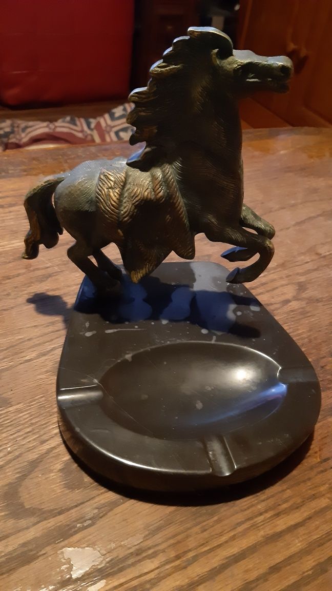 Cinzeiro antigo com cavalo em bronze São Salvador E Santa Maria • OLX ... Cinzeiro antigo com cavalo em bronze São Salvador E Santa Maria • OLX ...