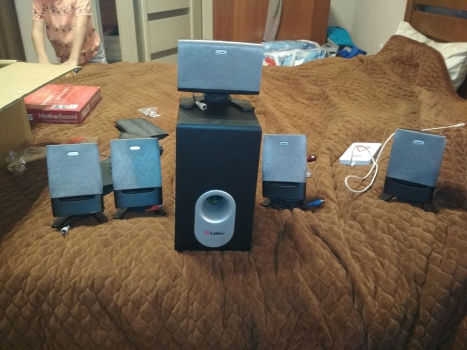 Акустическую систему 5.1 Labtec Arena 685 (сабвуфер + 5 колонок): 1 000 ...