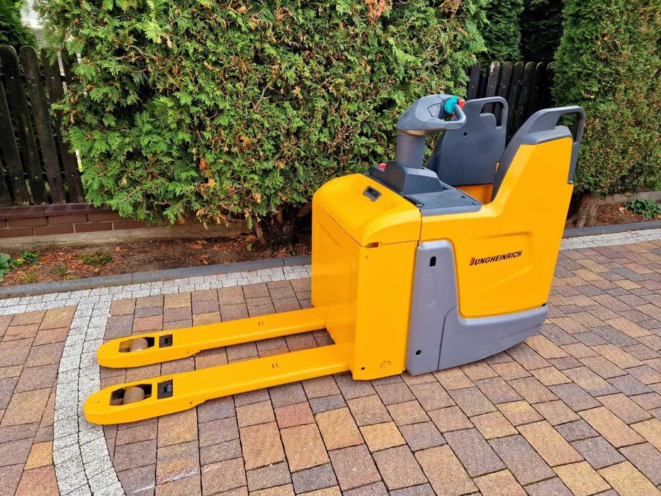 Jungheinrich ERE 120 Wózek niskiego unoszenia rydwan Elektryczny Podes ...