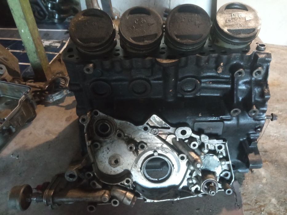 Продам блок с поршнями 4G63,G4CP: 1 000 грн. - Блок циліндрів та його ...