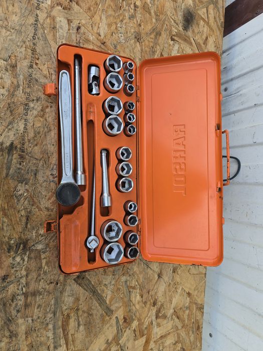 Kpl. Niemieckich kluczy nasadowych. Wałcz • OLX.pl