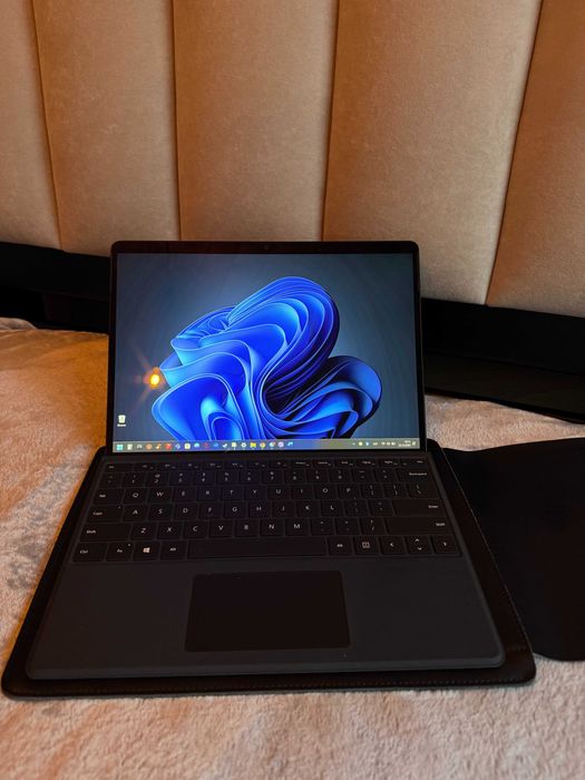 Microsoft Surface Pro 9 i7 16GB 256GB Win 11 Graphite повний комплект ...