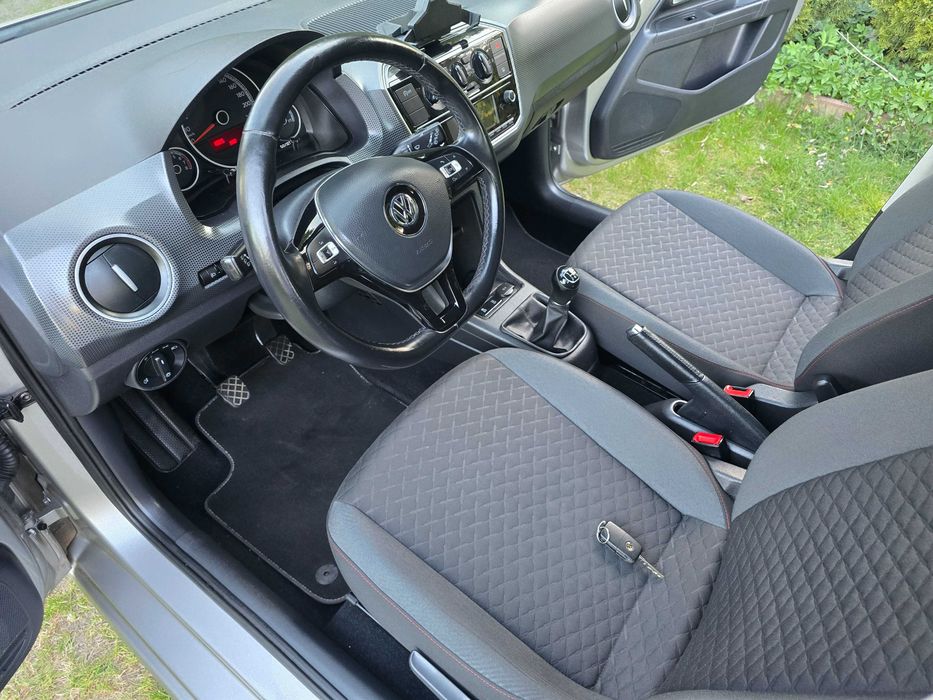 Volkswagen UP!--BOGATO Wyposażony--Mały PRZEBIEG--SUPER STAN--Ledy ...