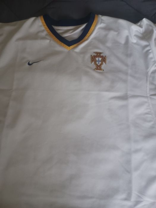 Camisola de treino portugal Delães • OLX Portugal