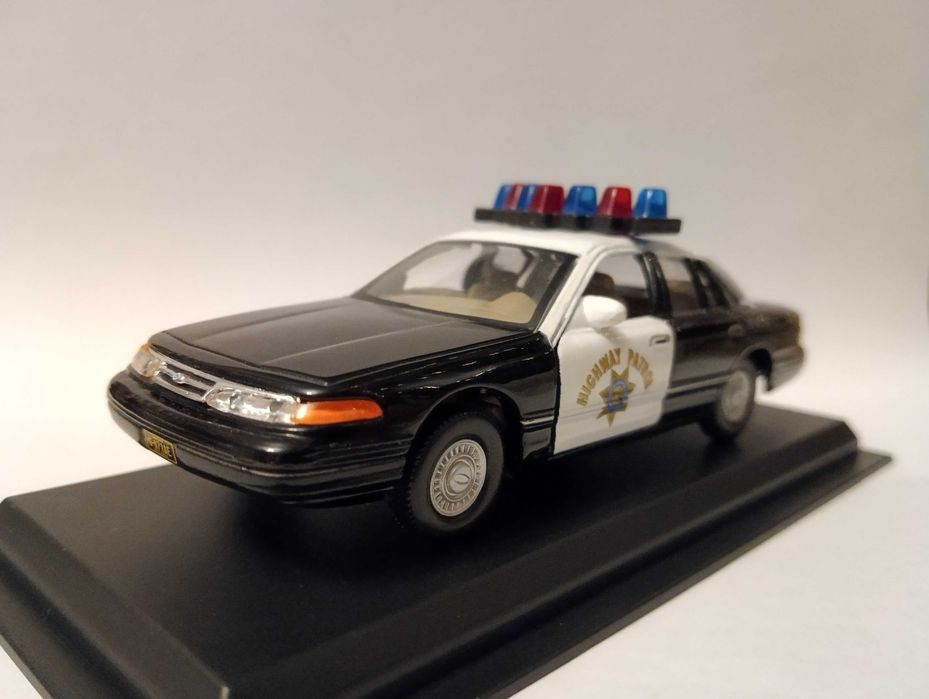 Модель 1992 Ford Crown Victoria Highway Patrol, Cararama/Hongwell 1:43: ...