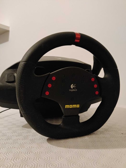 Volante Logitech Momo Racing Charneca De Caparica E Sobreda • OLX Portugal