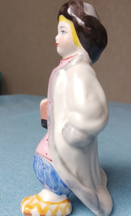 Фарфорова статуетка Філіпок 1 000 грн Колекціонування Київ на Olx