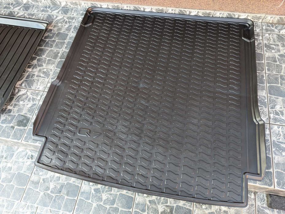 Оригінальний коврик в багажник килимок Audi Q7 2015- 5 місць 4M0061182 ...