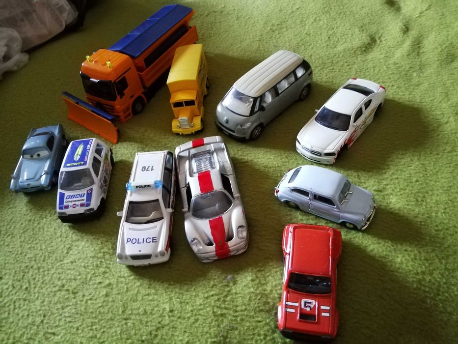 Miniaturas 1/43 Vários Modelos e marcas Porto • OLX Portugal