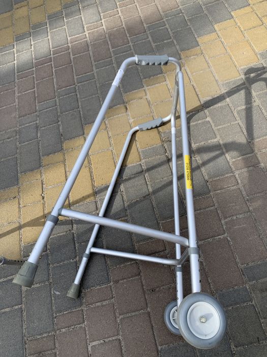 Инвалидные ходунки на колесах Sunrise Medical Coopers 160 кг(Англия): 1 ...
