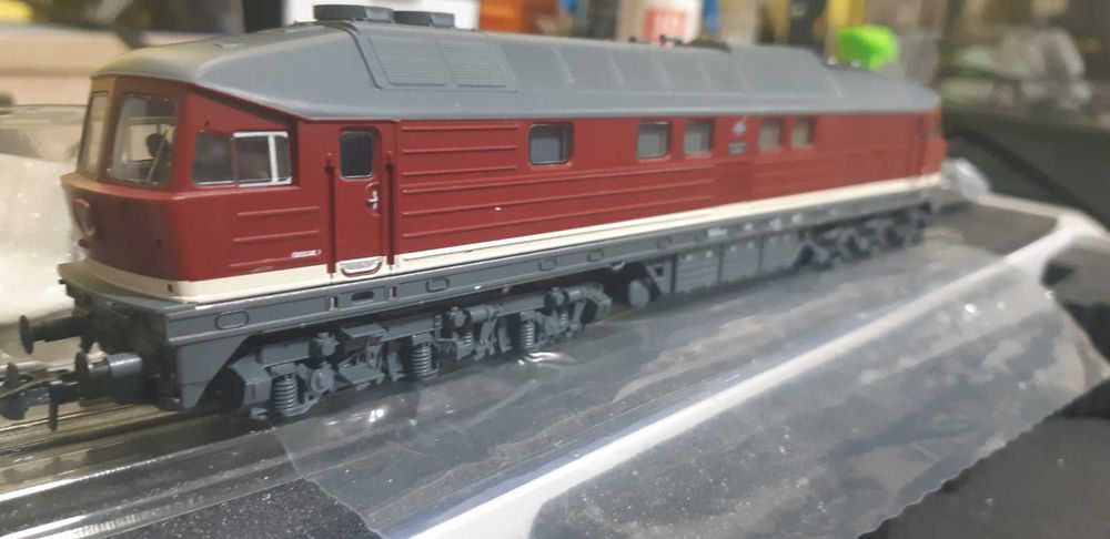 Масштабная модель тепловоза Roco BR 142, DR (Людмила) 1-87 Звуковой: 13 ...