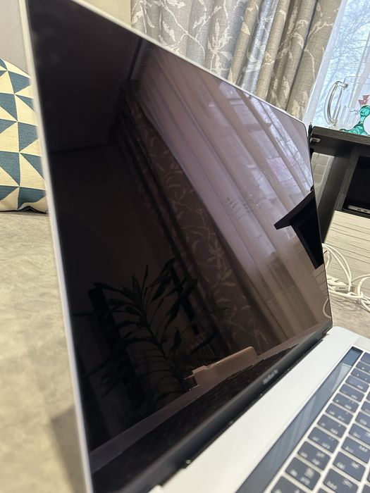 MacBook Pro 15” 2016 I7 | 16gb | 256 gb/ Radeon PRO 450 2 gb. Silver ...