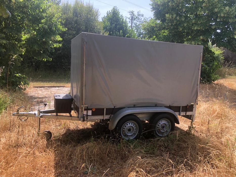 Reboque/atrelado dois eixos com capa removível. 2x 750kg carga. Santa ...