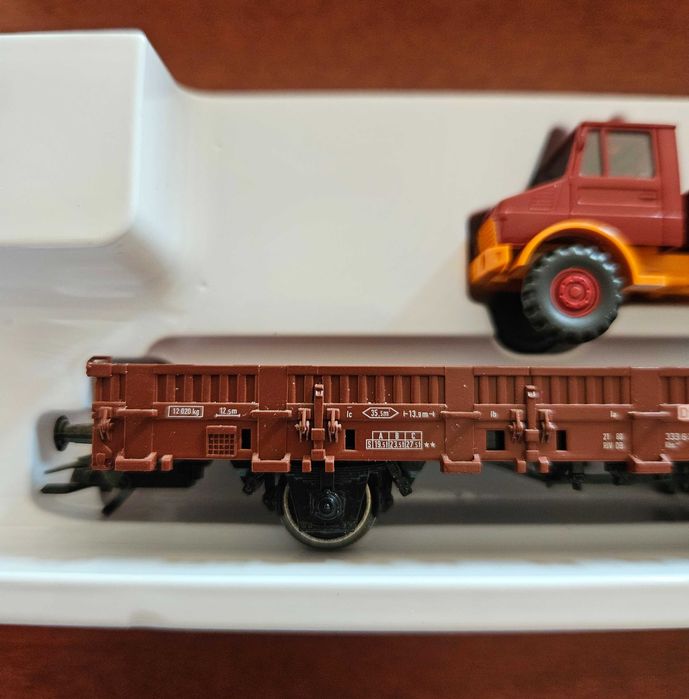 Modelismo comboios colecção - MARKLIN 00753 H0 - Vagão com UNIMOG ...