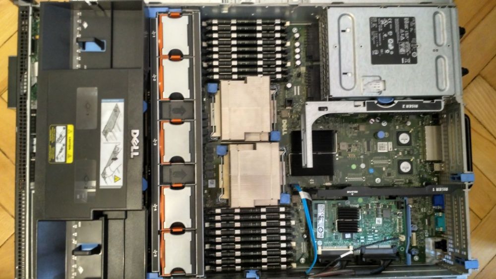 Продается сервер Dell PowerEdge R710 с 2 дисками и креплением: 10 000 ...