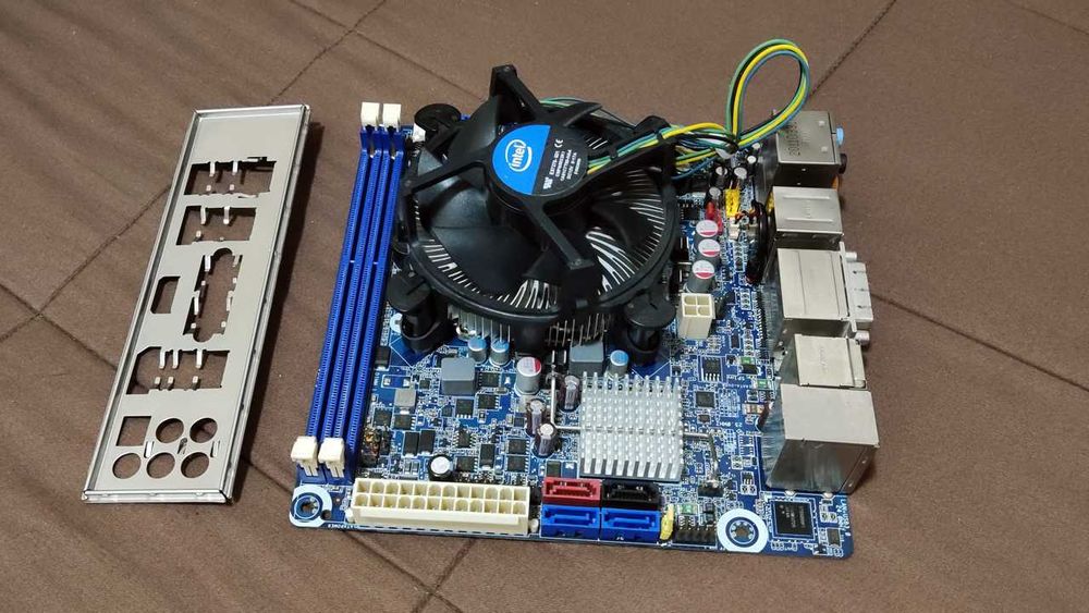 Комплект материнская плата Intel DH67CF 1155 MiniITX + i5 3570K: 1 631 ...