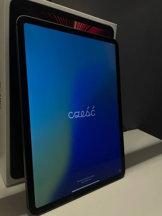 IPad Pro 11-inch (3rd Gen.) Wi-Fi + Cellular // + Logitech Combo Touch ...