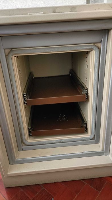 Cofre para equipamento informático Lampertz Dis Data Safe S 60 Dis Alvalade • OLX Portugal