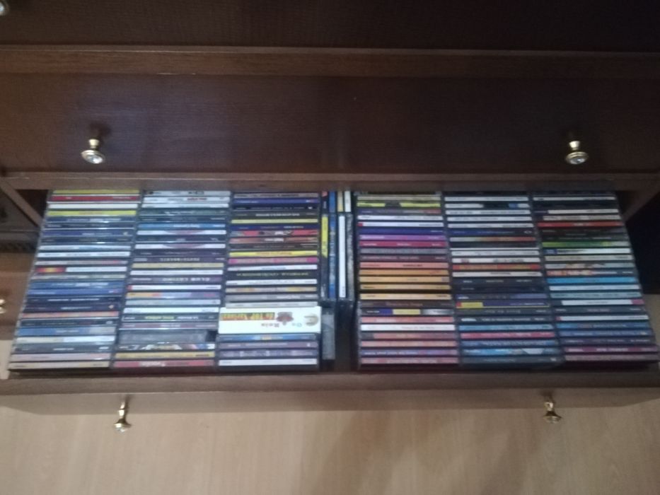 Cd's antigos. Vários tipos de música Freamunde • OLX Portugal