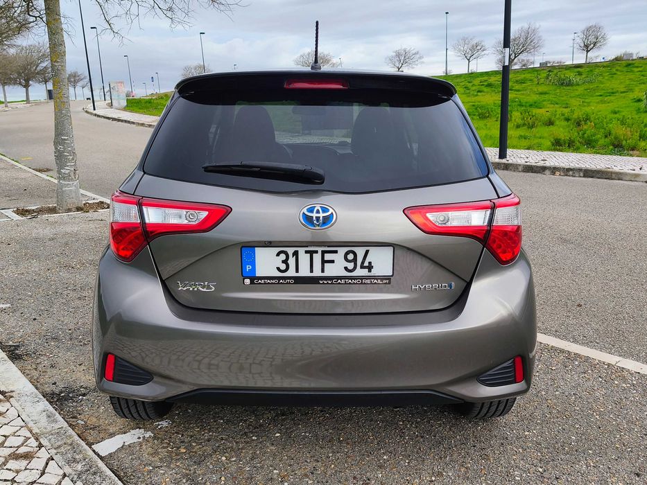 Toyota Yaris 1.5 Hybrid Square Collection | Edição Especial Charneca De ...
