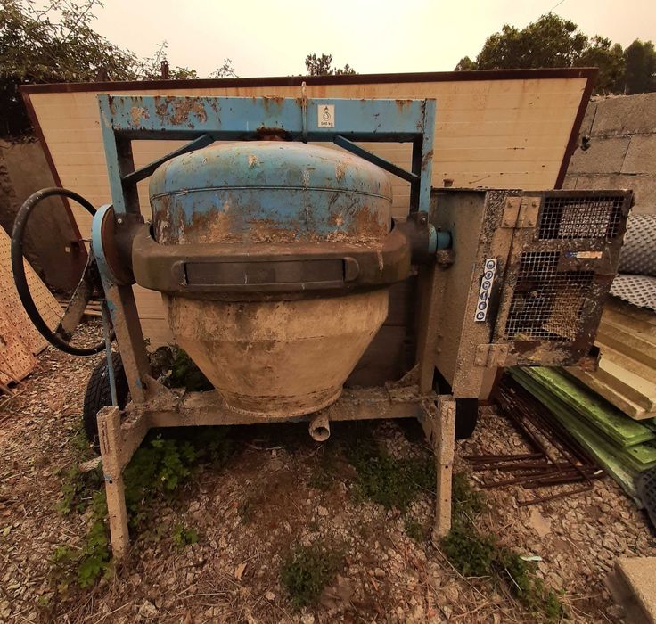 BETONEIRA 350L COM MOTOR A GASOLINA - USADA Chafé • OLX Portugal