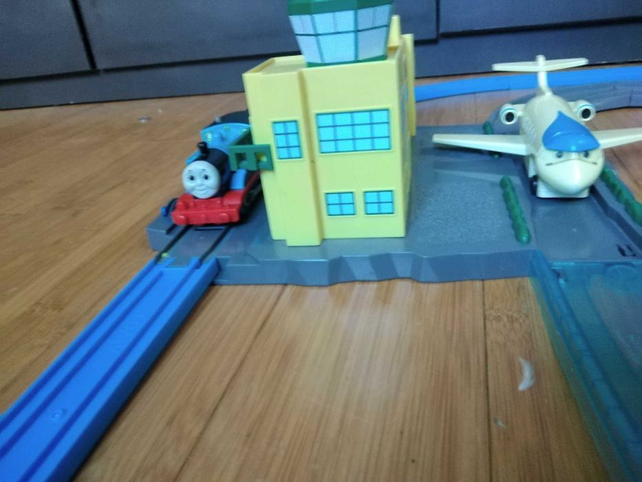 Zestaw "Thomas and Jeremy airport set" zabawka Tomek i Przyjaciele ...