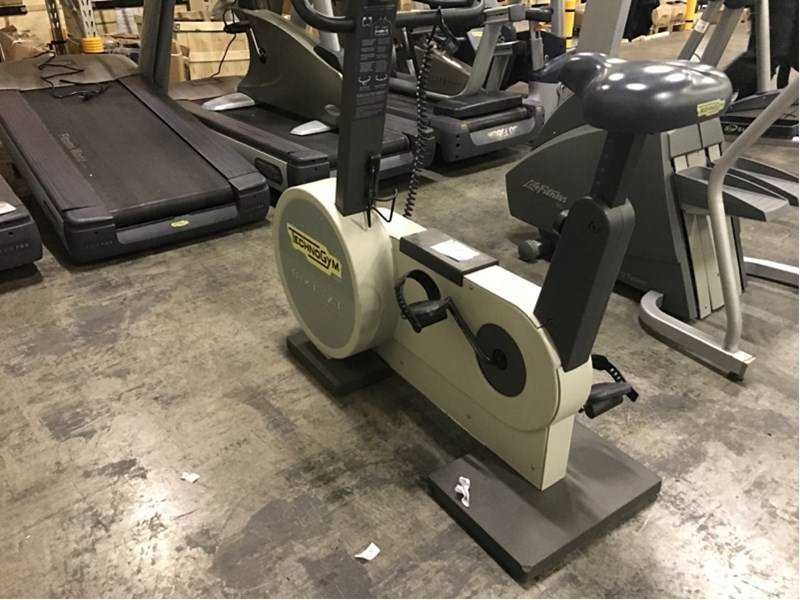 Rower pionowy Technogym Bike XT Jawiszowice • OLX.pl