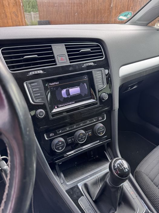 Volkswagen Golf 7 benzyna bi-xenon sam parkuje hak bogata wersja CUP ...